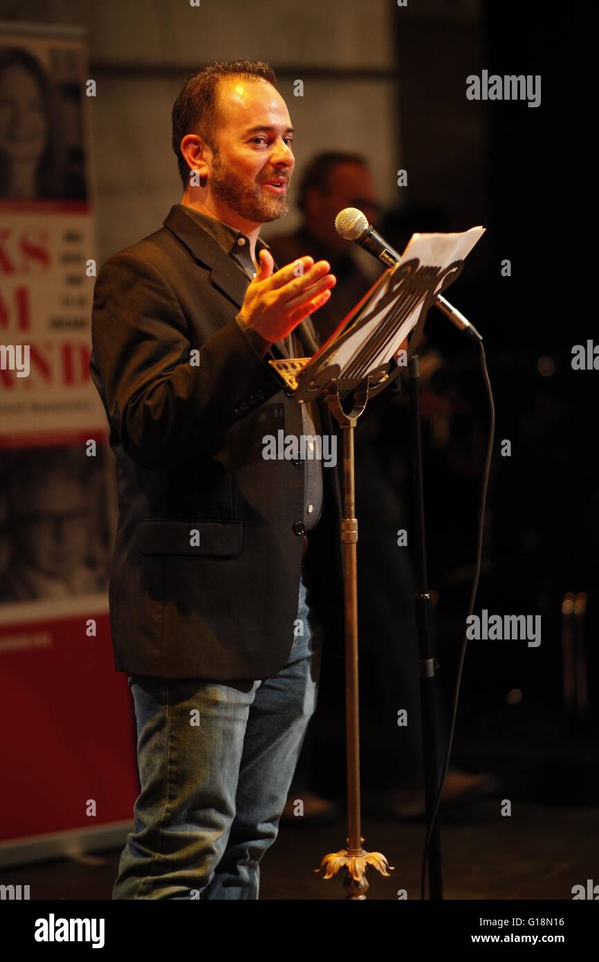 Open books chicago hi-res stock photography and images - Alamy