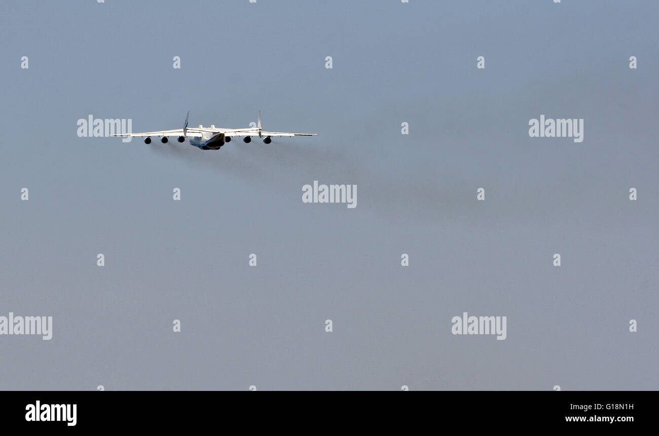 Largest ukrainian transport plane antonov an 225 mriya hi-res stock ...