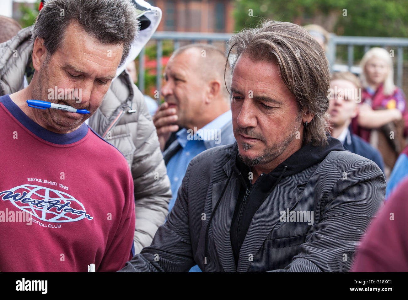 Ian bishop hi-res stock photography and images - Alamy