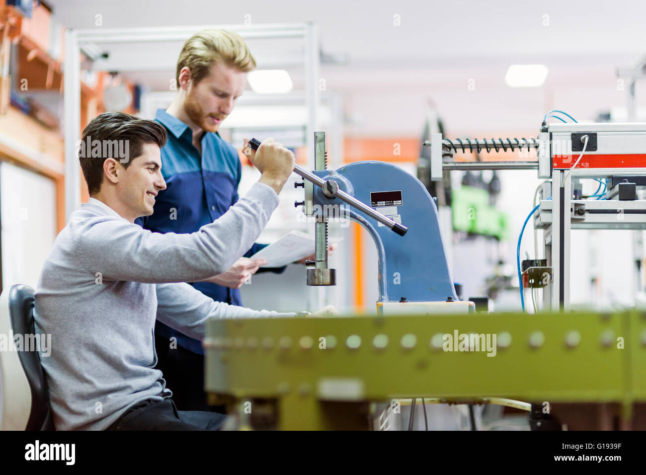 Two scientists in a lab hi-res stock photography and images - Alamy
