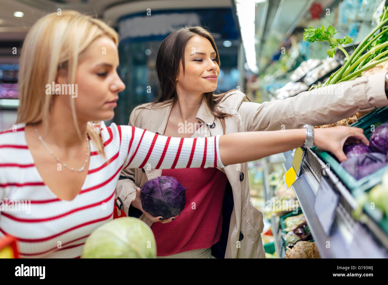Woman shopping fruit vegetables hi-res stock photography and images - Alamy