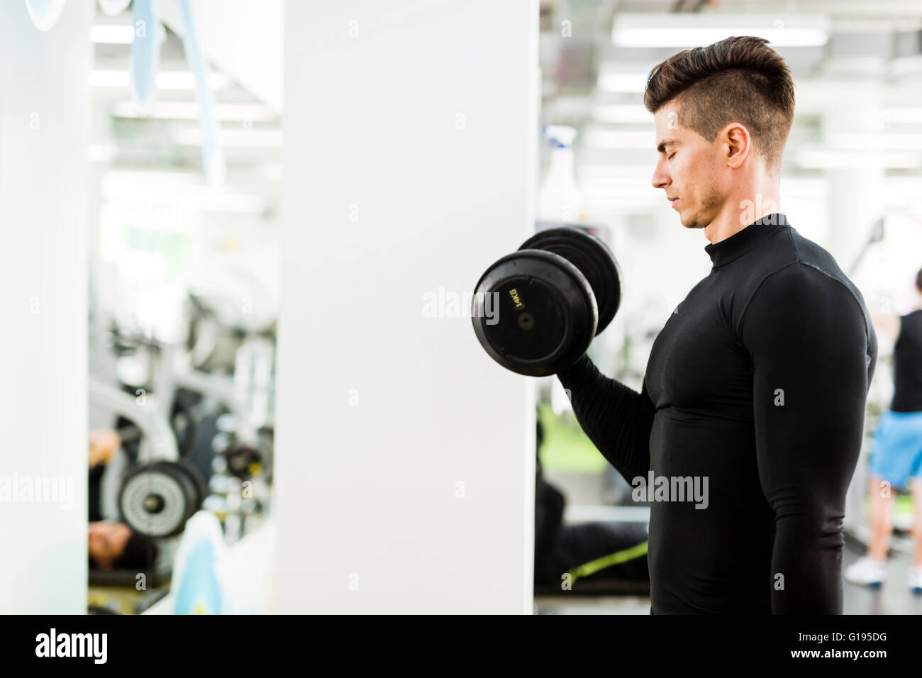 Man working out at a gym hi-res stock photography and images - Alamy