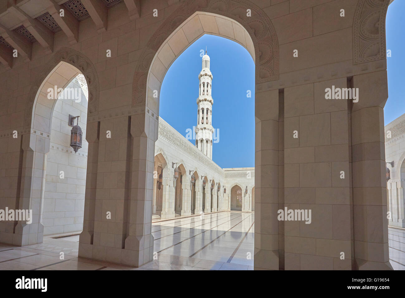 Minaret of a mosque seen through an arch Stock Photo - Alamy