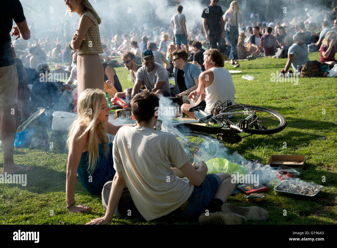 Sunshine youth hi-res stock photography and images - Alamy