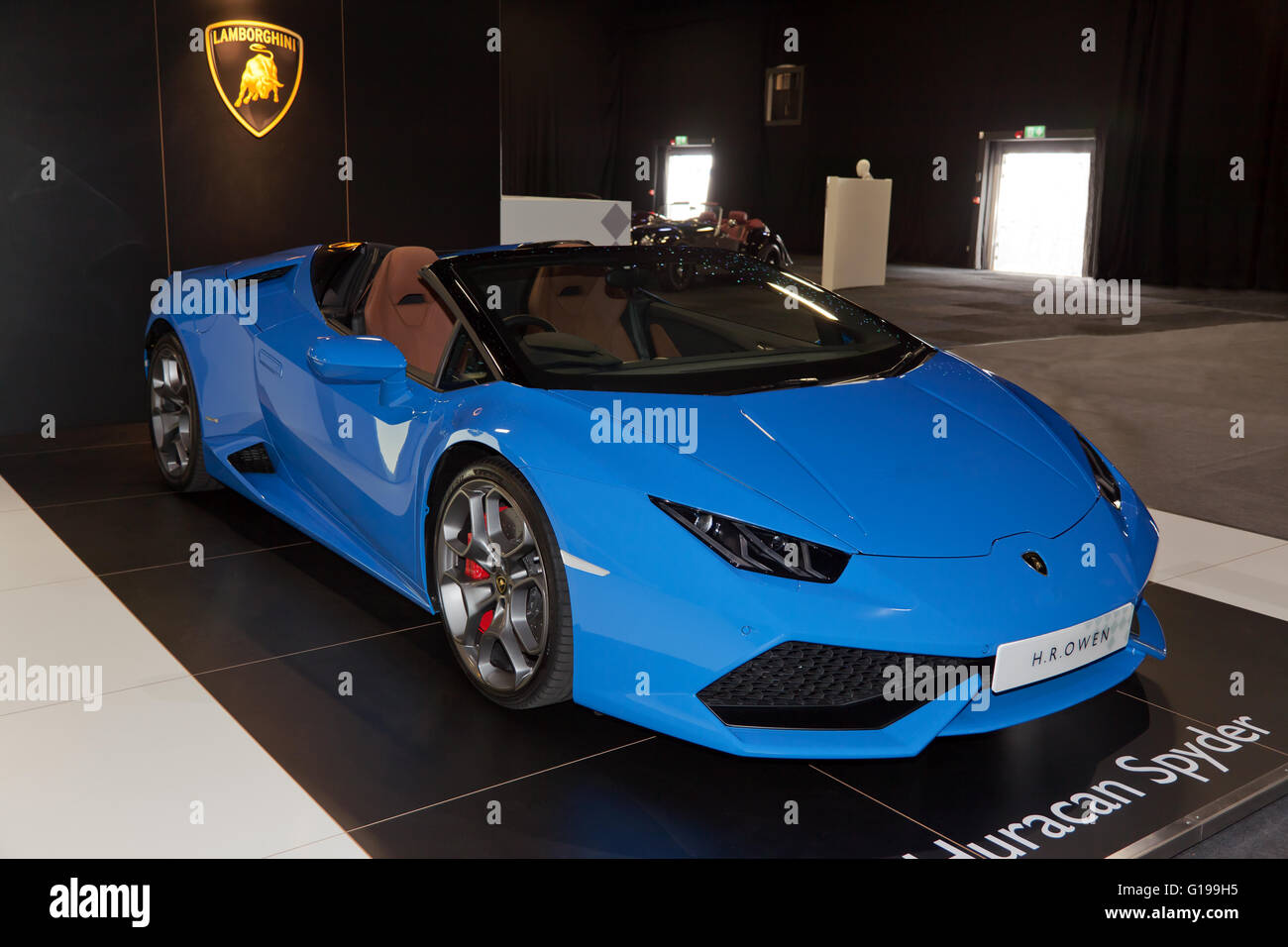 Side view of a Lamborghini Huracán Spyder on static display at the 2016 ...