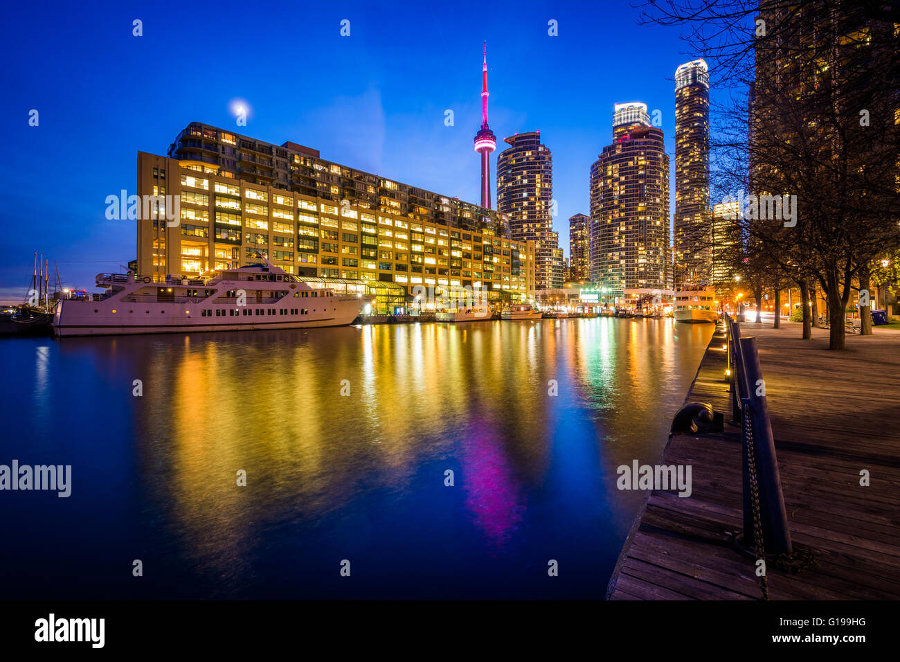 View along the harbourfront hi-res stock photography and images - Alamy