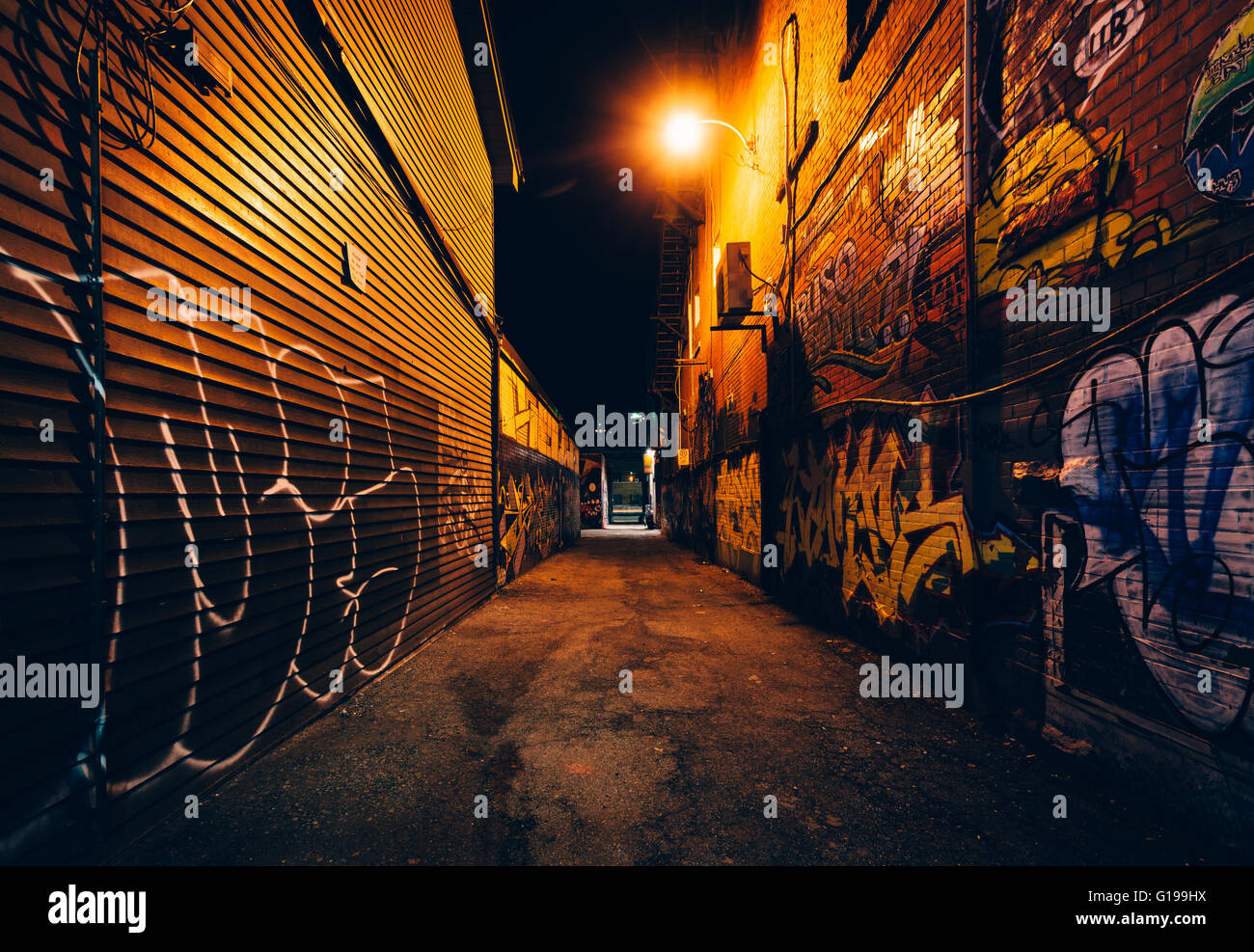 Toronto fashion district graffiti alley hi-res stock photography and ...