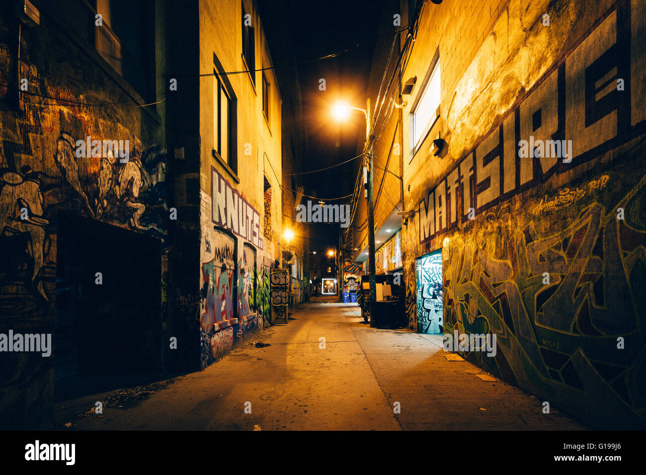 Toronto fashion district graffiti alley hi-res stock photography and ...