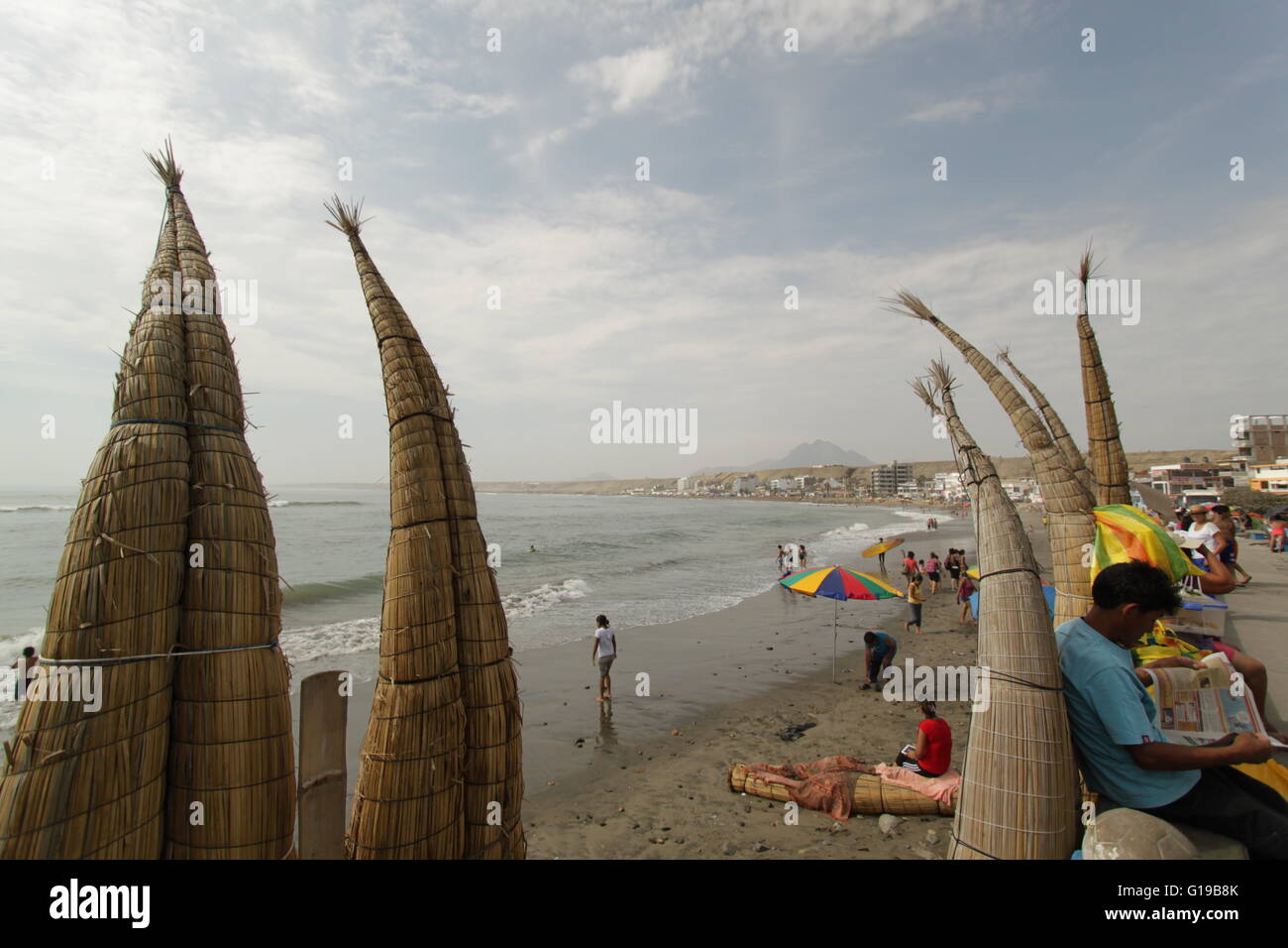 Surfing caballito de totora hi-res stock photography and images - Alamy