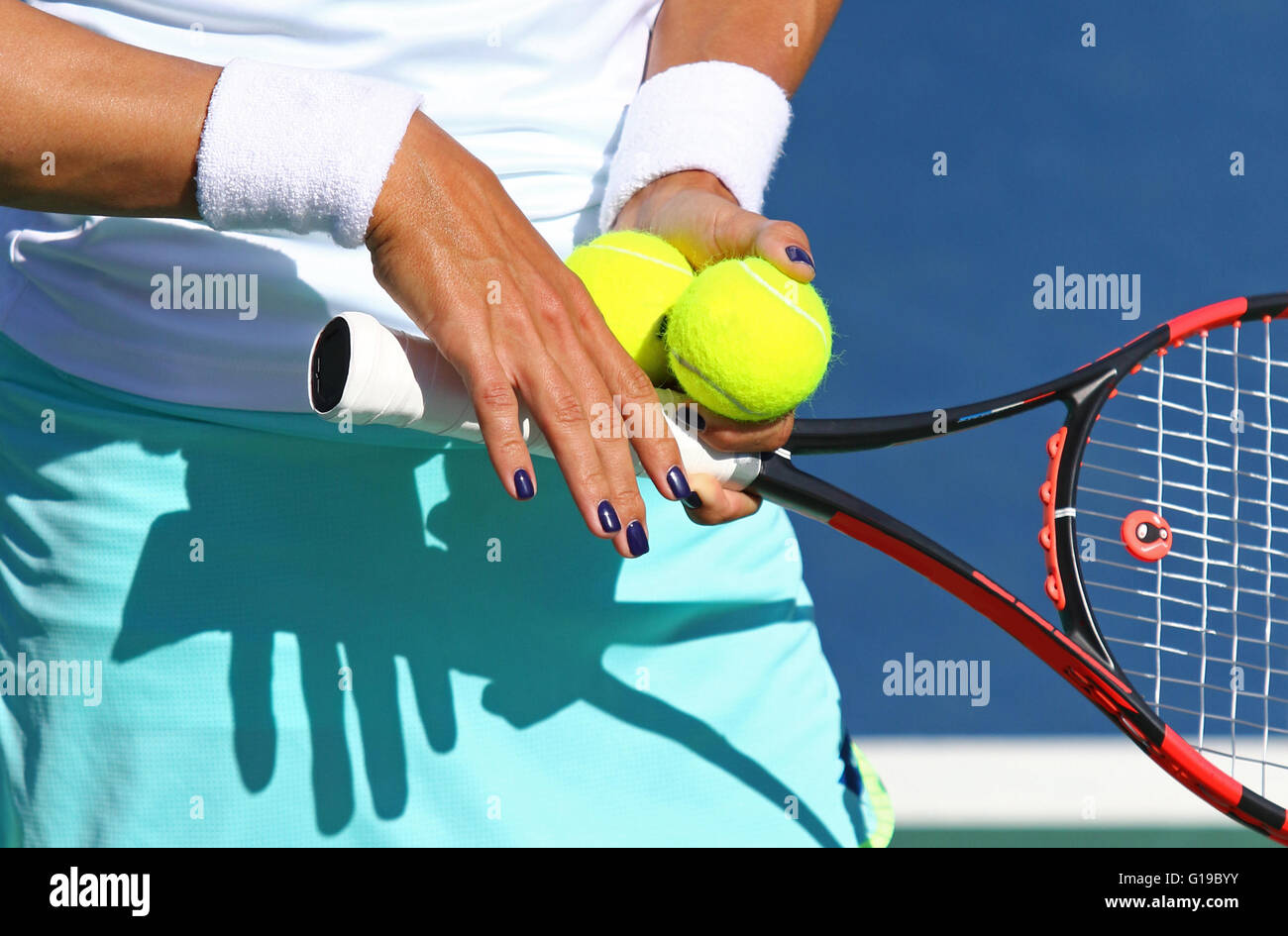 Shadow tennis player balls hi-res stock photography and images - Alamy