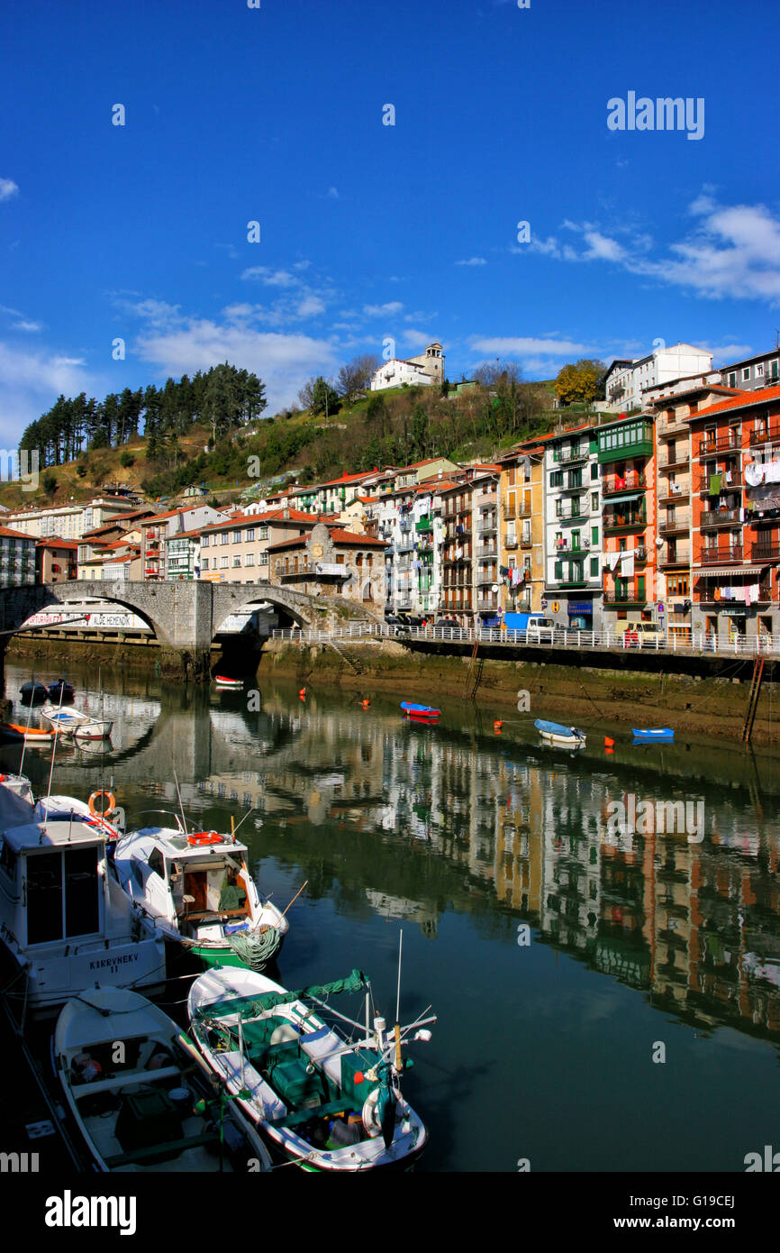 The Puento Romano in the town of Ondarroa Stock Photo - Alamy