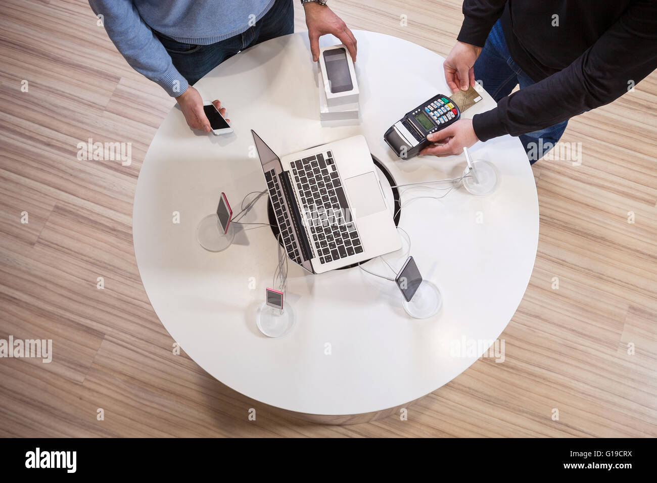 Buying terminal hi-res stock photography and images - Alamy