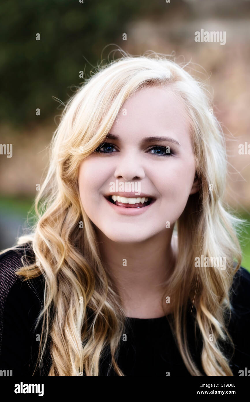 Open mouth smile hi-res stock photography and images - Alamy