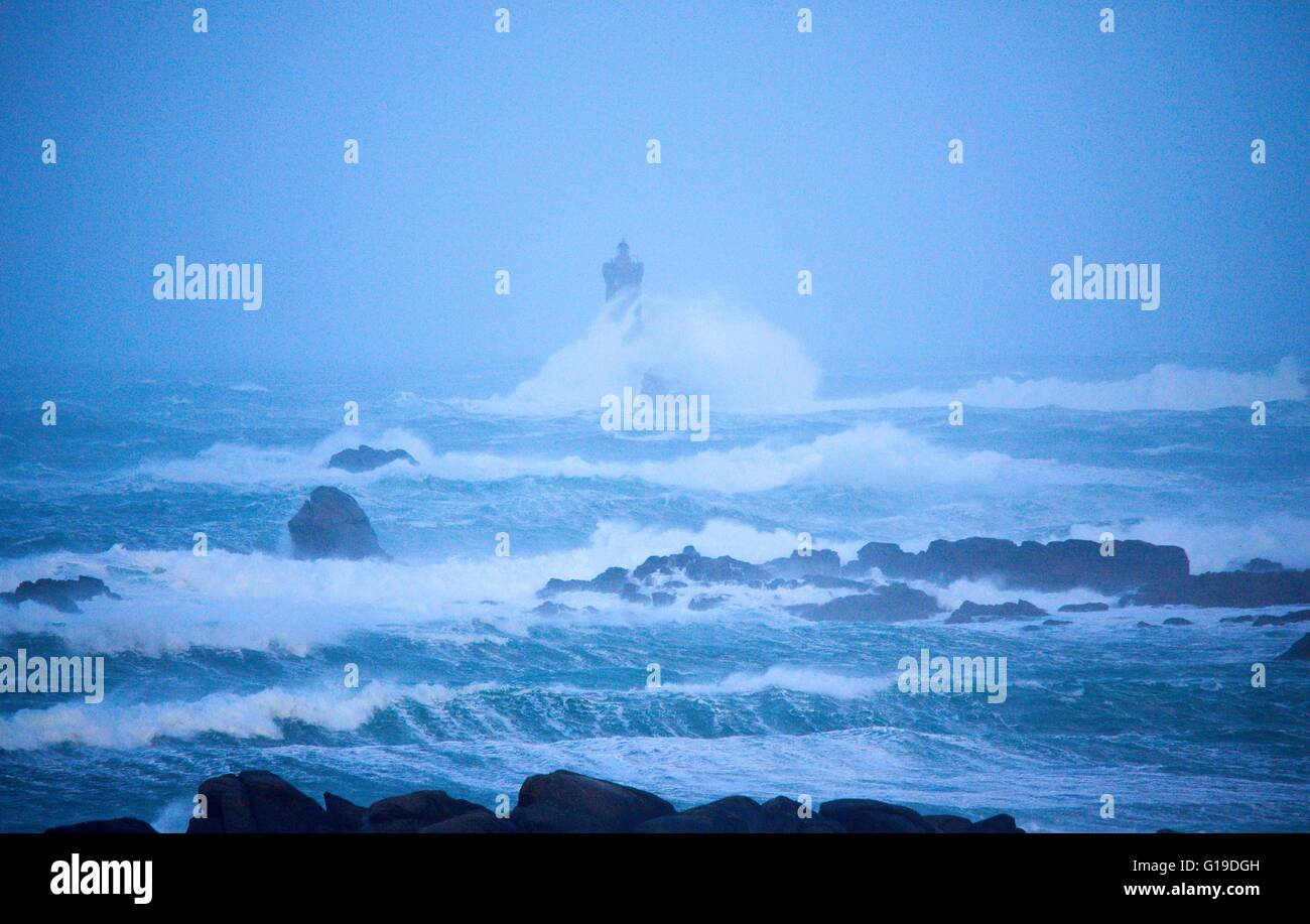 Battered architecture hi-res stock photography and images - Alamy