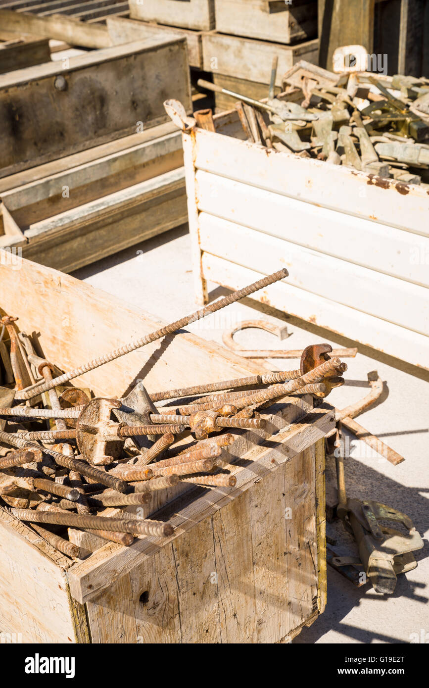 Claps, bars and rods as used in concrete shuttering Stock Photo - Alamy