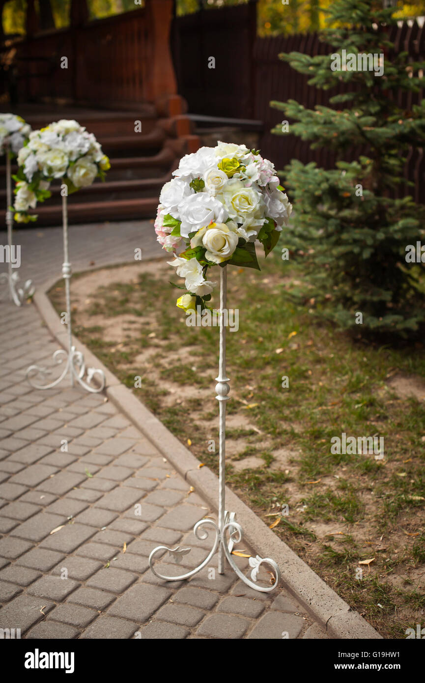 round rose bouquets at wedding ceremony Stock Photo - Alamy