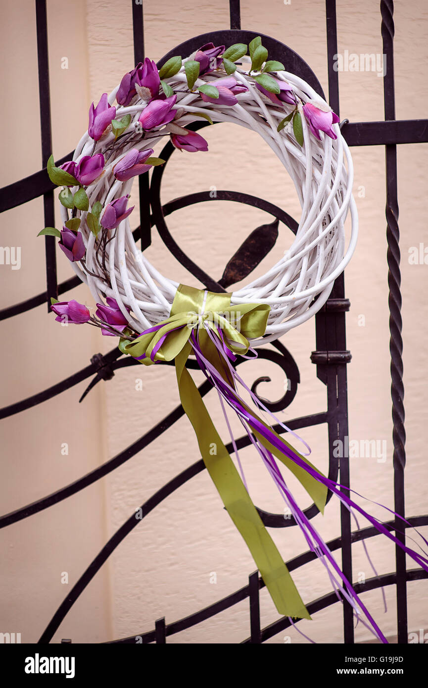 White wicker wreath decorated Stock Photo - Alamy