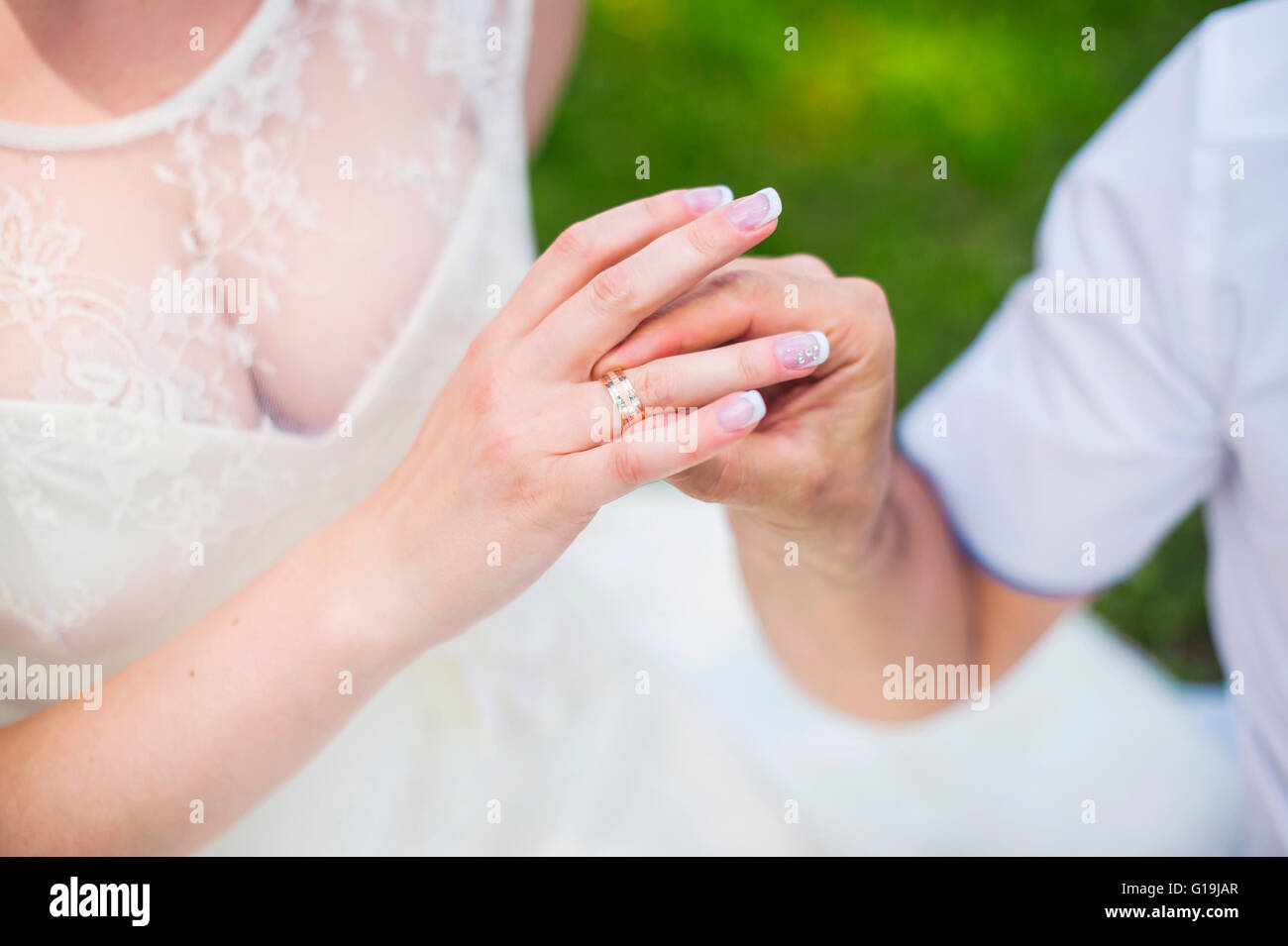 wedding ring hand Stock Photo - Alamy