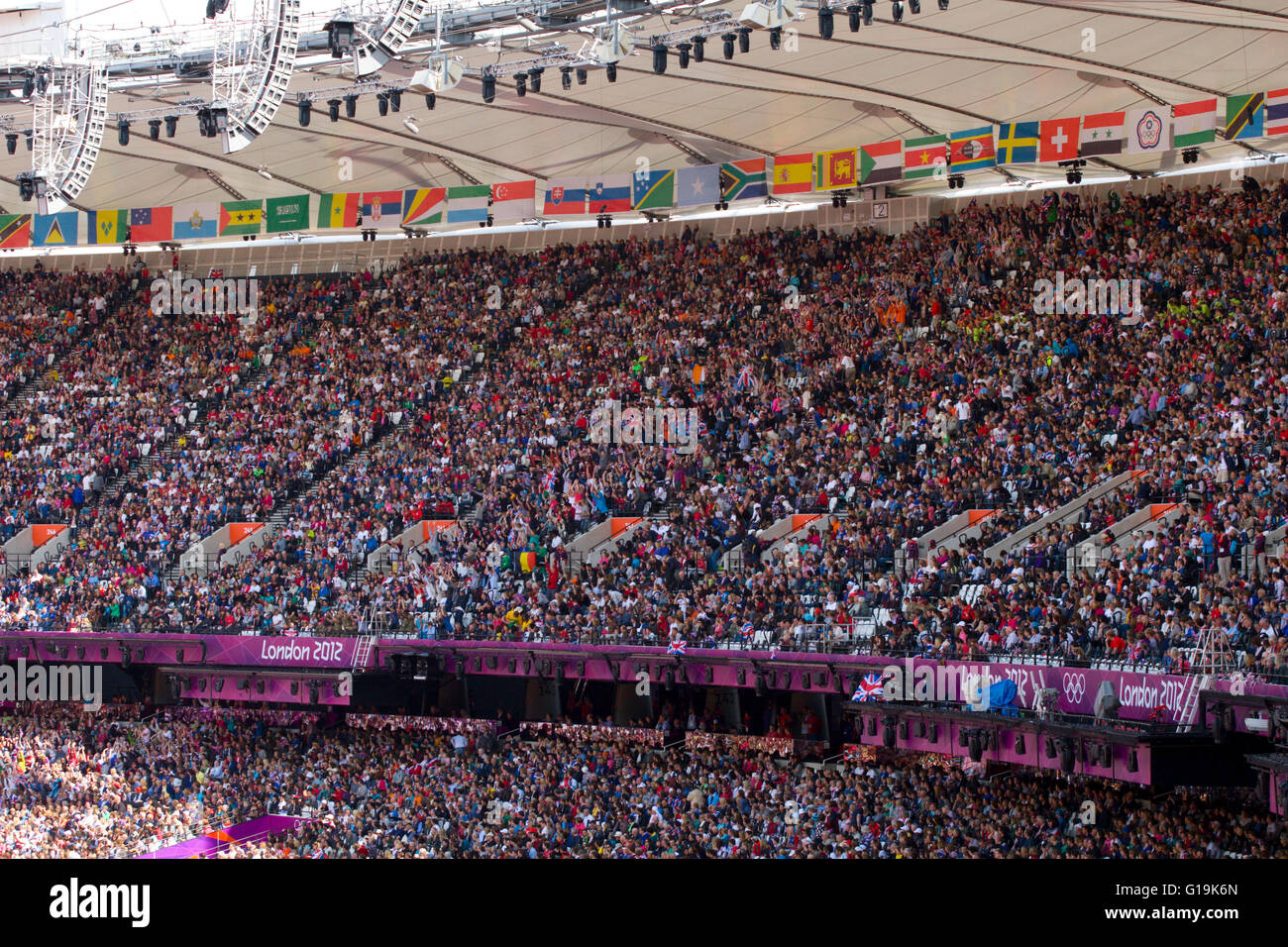 London olympics stadium crowds hi-res stock photography and images - Alamy