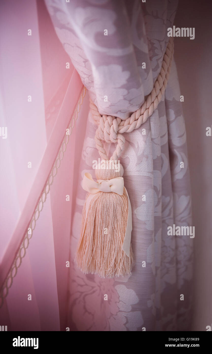 Back stage theater rope hi-res stock photography and images - Alamy