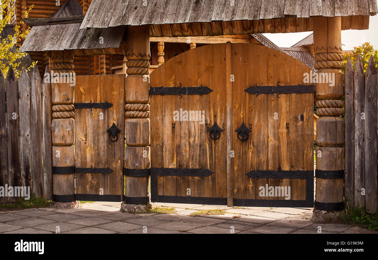wooden gate, cutting wood Stock Photo - Alamy