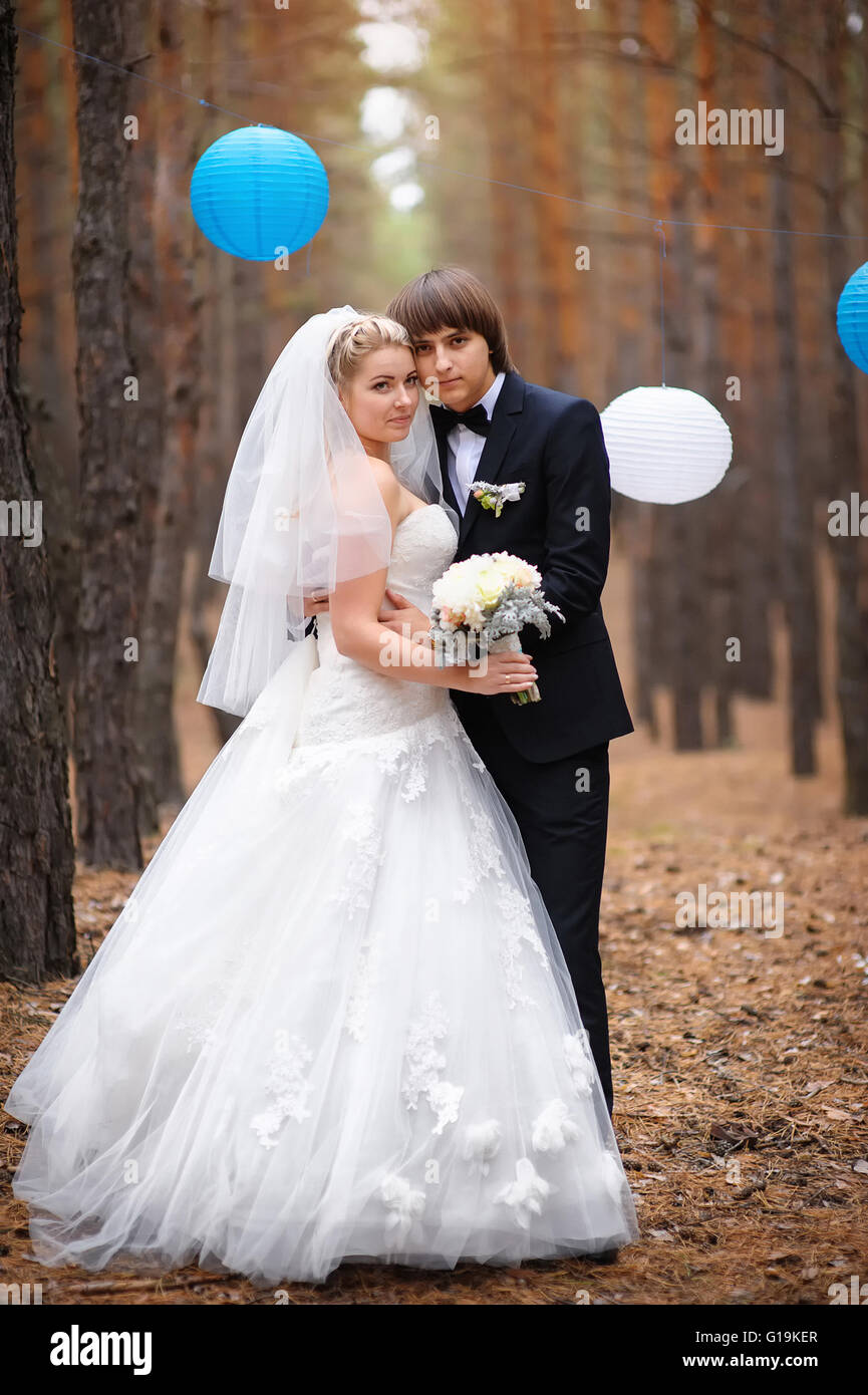 Young groom holding bride on hi-res stock photography and images - Alamy
