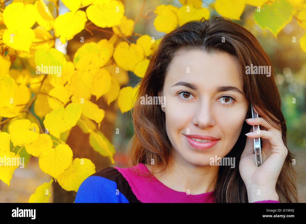 Young beauty woman writing message on cell phone in a autumn par Stock ...