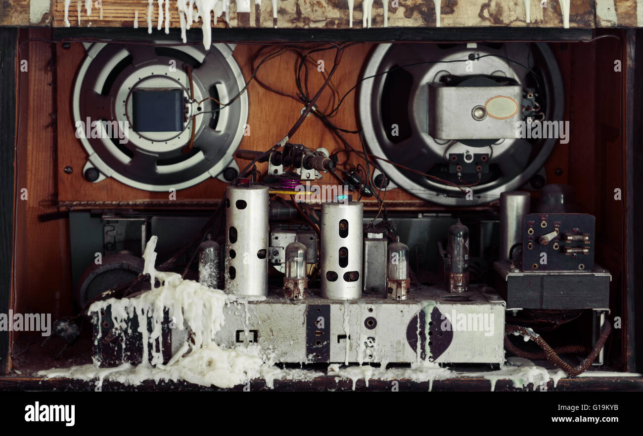 Inner Workings of an Old Radio Stock Photo - Alamy