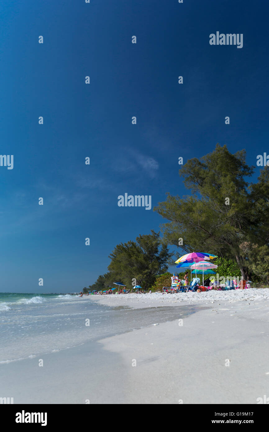 BEACH DELNOR-WIGGINS PASS STATE PARK NAPLES FLORIDA USA Stock Photo - Alamy