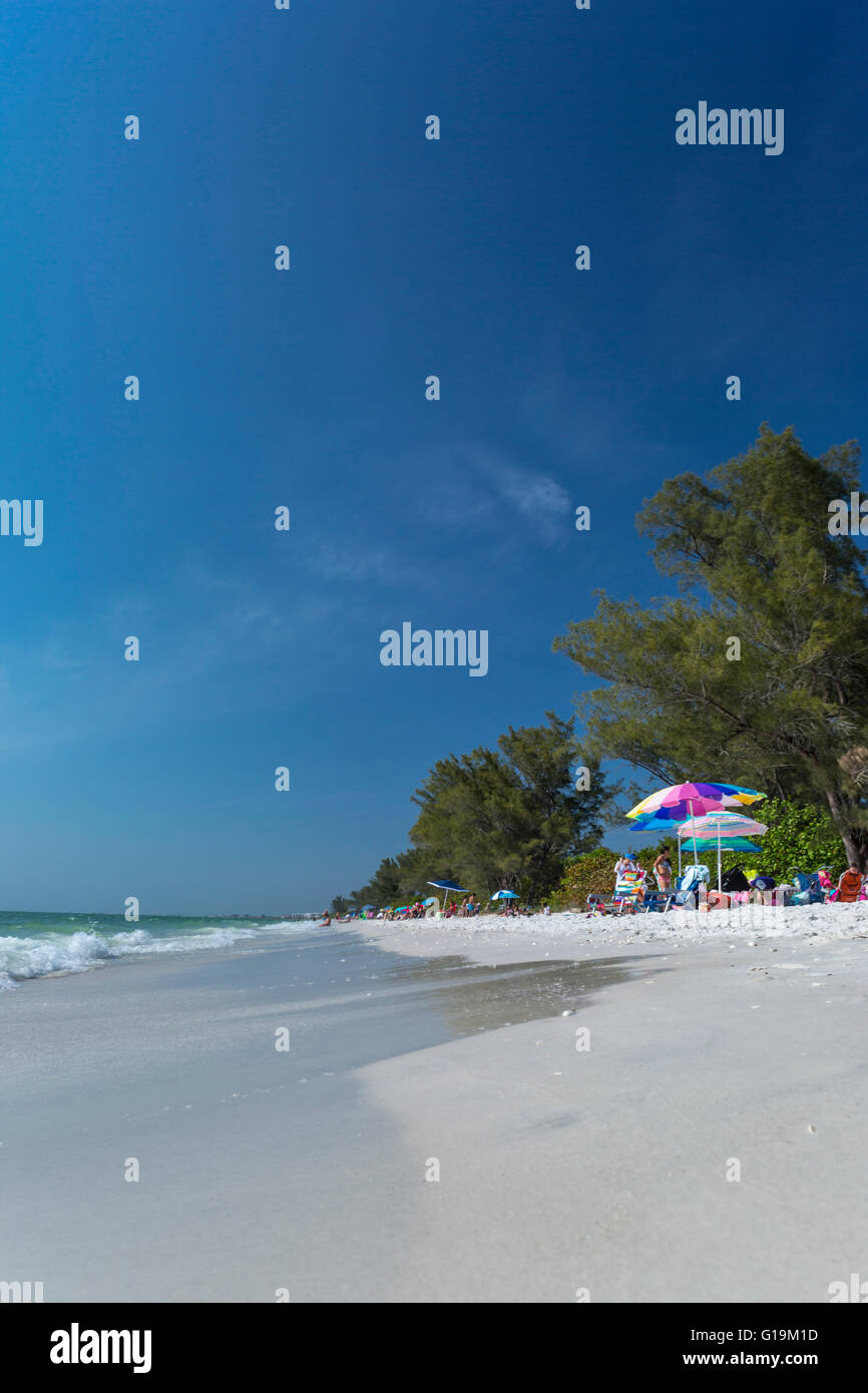 BEACH DELNOR-WIGGINS PASS STATE PARK NAPLES FLORIDA USA Stock Photo - Alamy