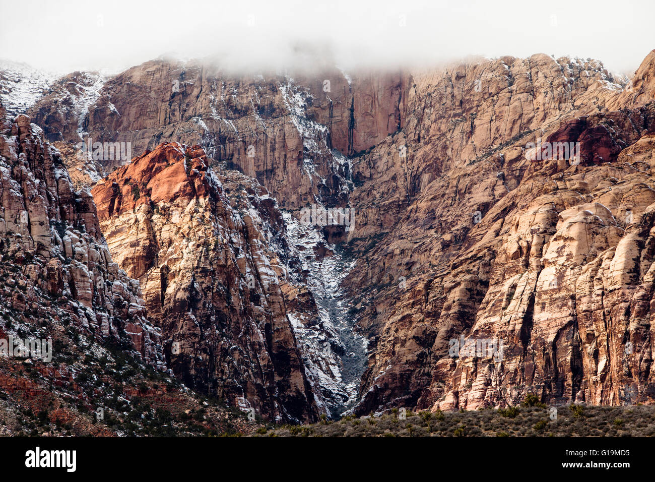 Foggy red rock scene hi-res stock photography and images - Alamy
