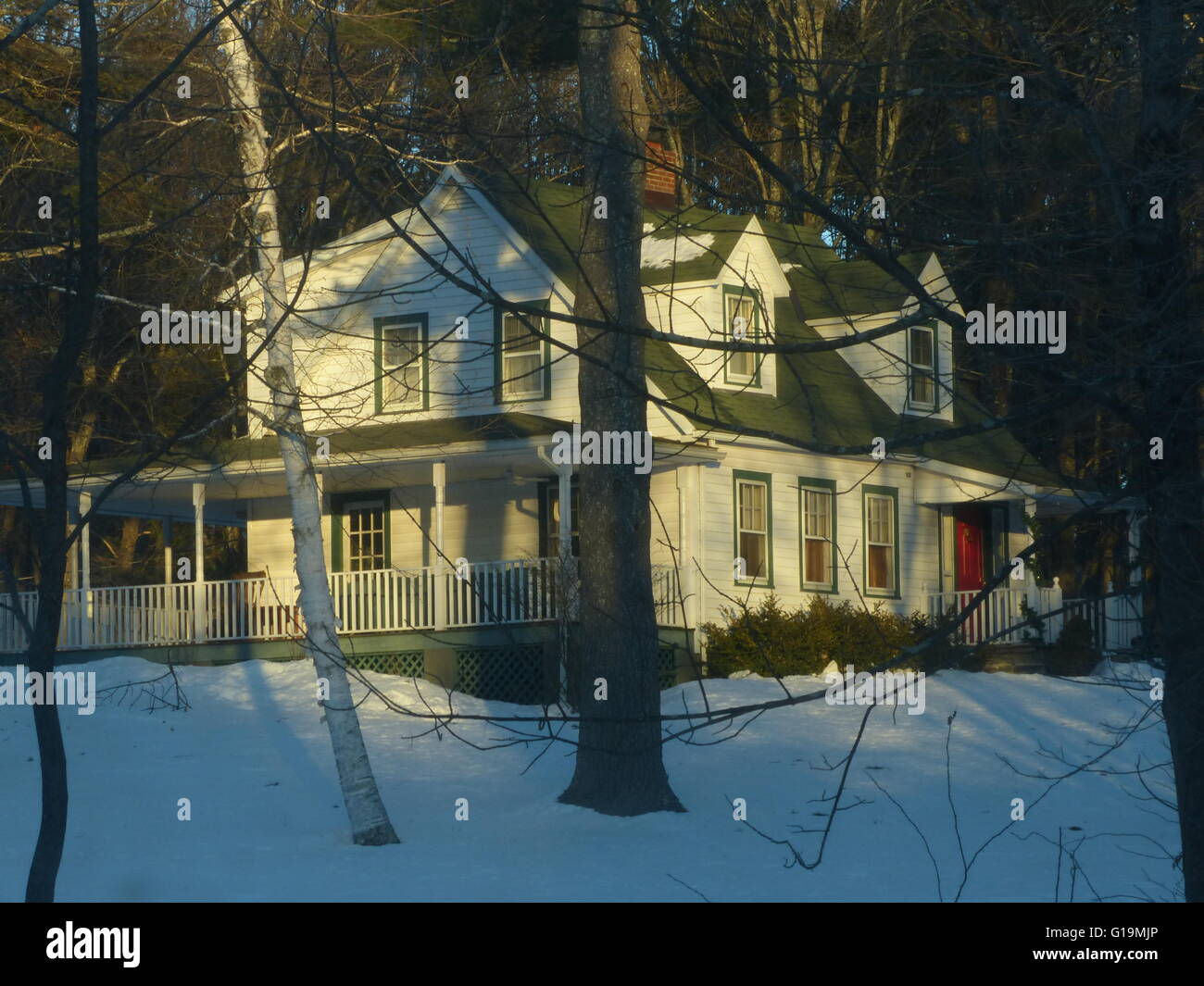 Colonial house in Winter Stock Photo - Alamy