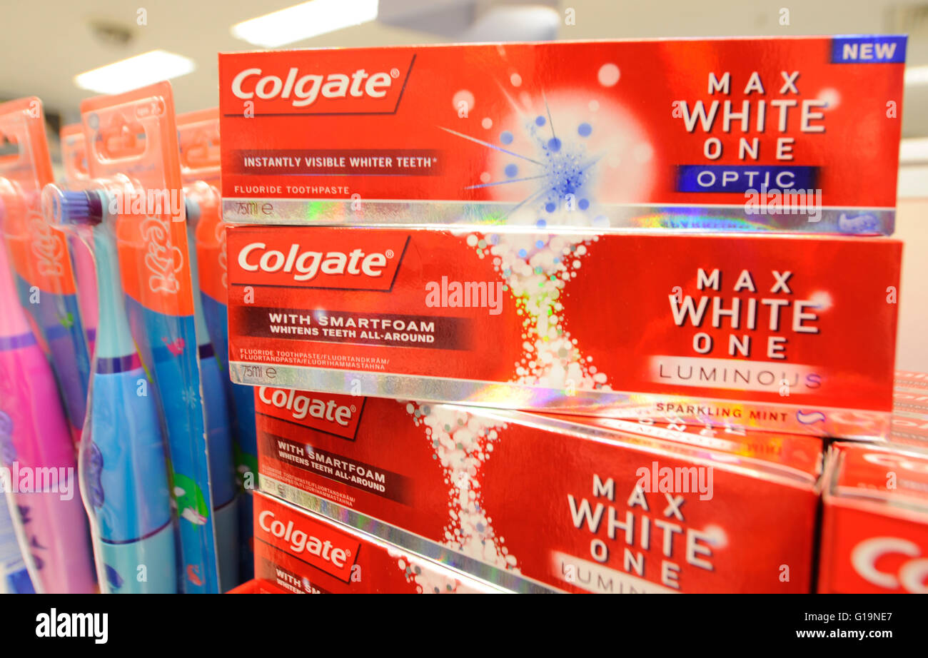 Toothpaste store united states hi-res stock photography and images - Alamy