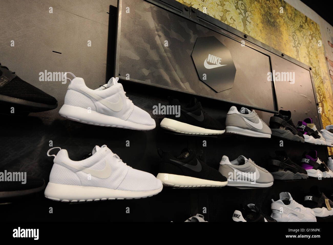 Nike pro hi-res stock photography and images - Alamy