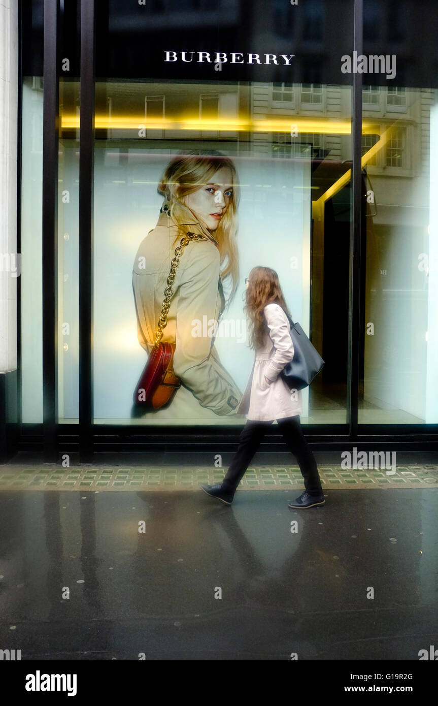 Burberry advert hi-res stock photography and images - Alamy
