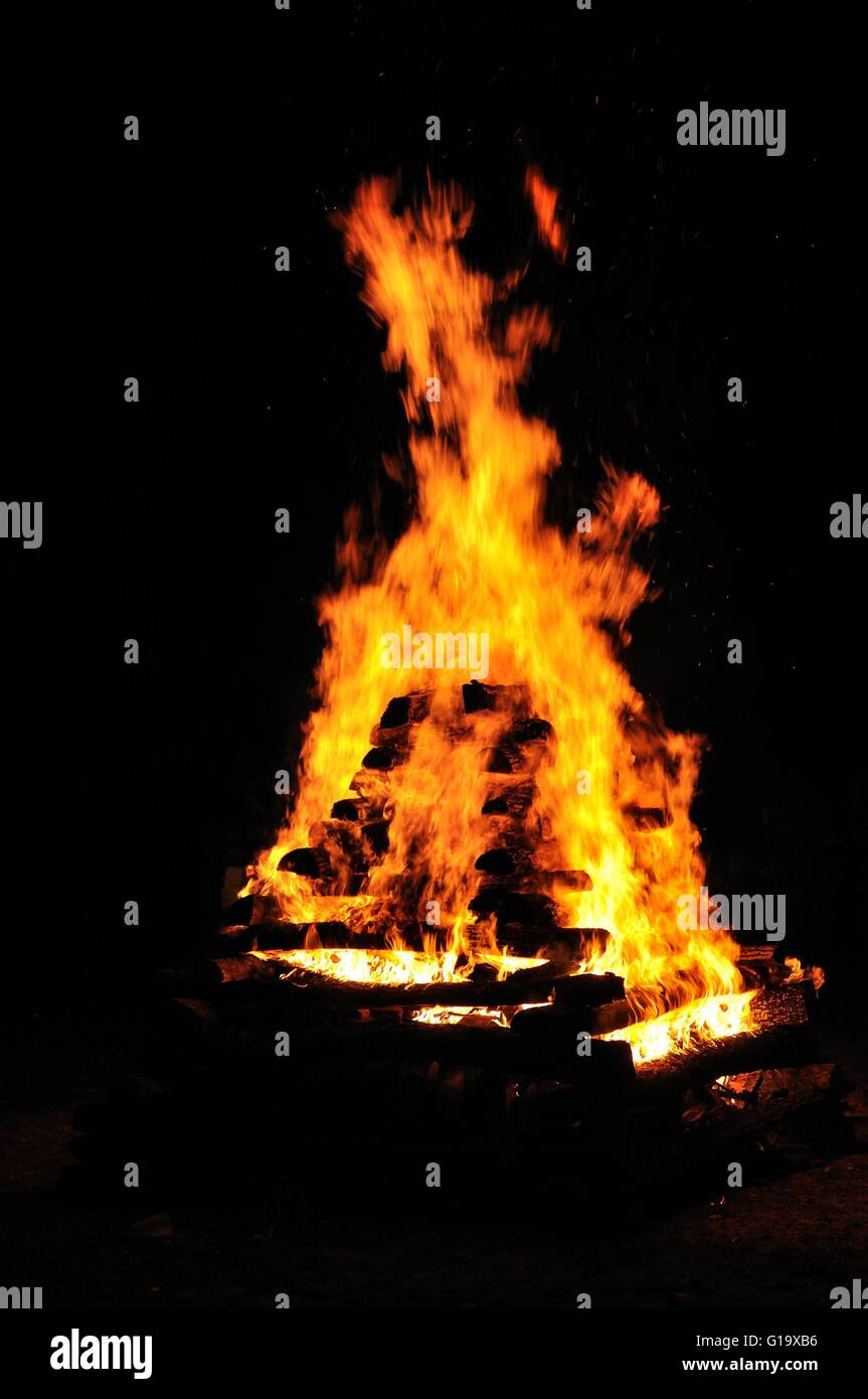 Heat campfire hi-res stock photography and images - Alamy