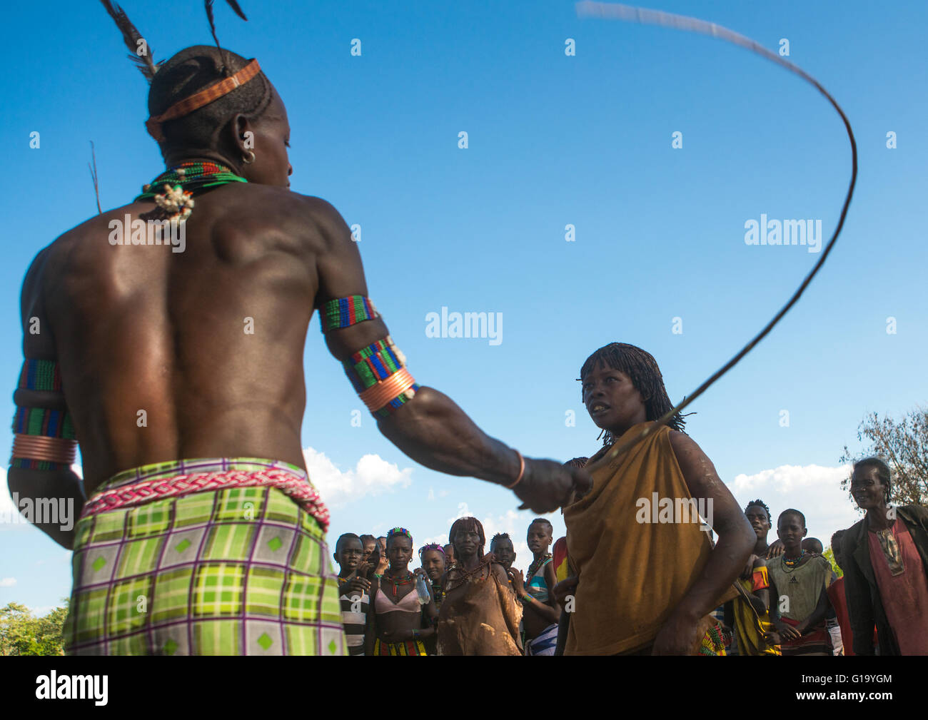 Hamer tribe maze whipping woman hi-res stock photography and images - Alamy