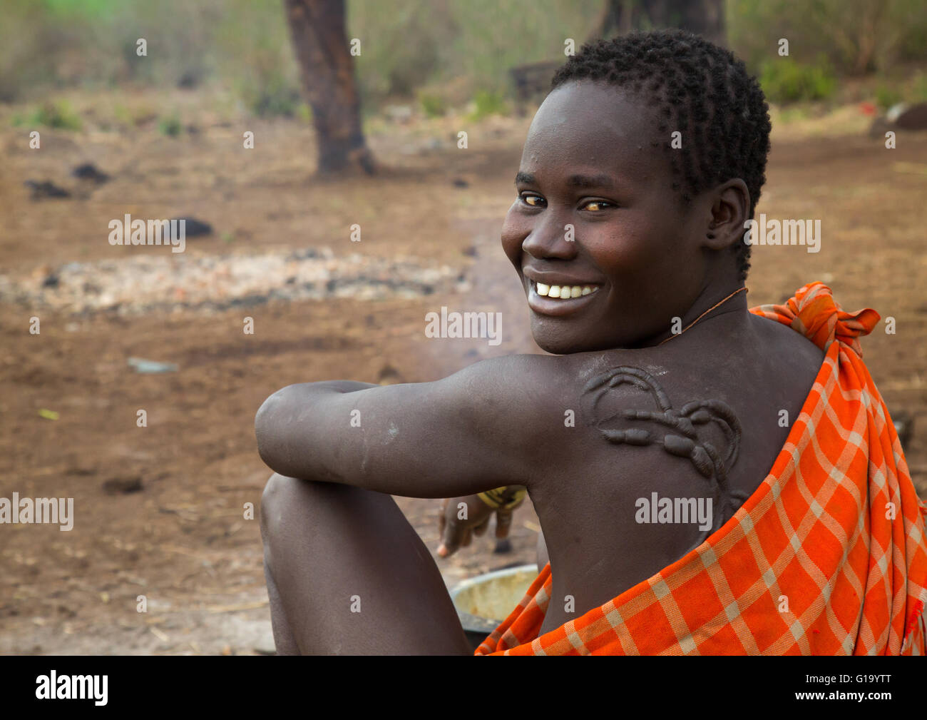 Smiling bodi tribe woman with impressive scarifications on the back ...
