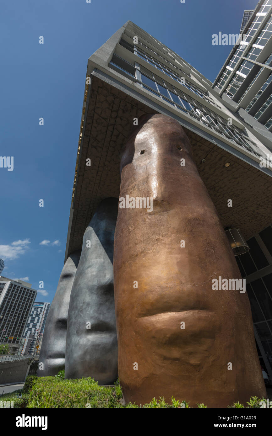 GIANT HEAD COLUMNS W HOTEL ENTRANCE (©ARQUITECTONICA 2008) BRICKELL ...