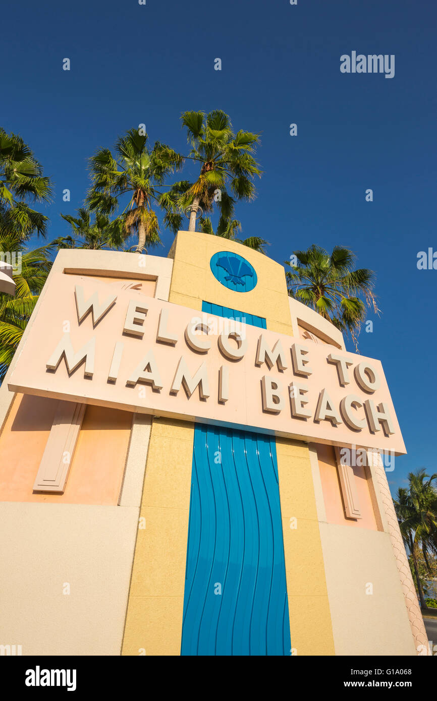 WELCOME TO MIAMI BEACH SIGN TUTTLE CAUSEWAY MIAMI BEACH FLORIDA USA ...