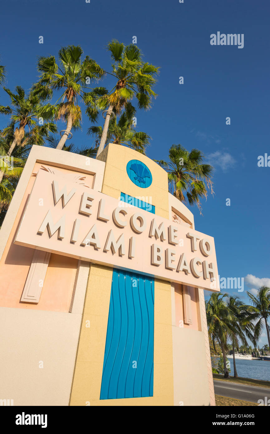 WELCOME TO MIAMI BEACH SIGN TUTTLE CAUSEWAY MIAMI BEACH FLORIDA USA ...
