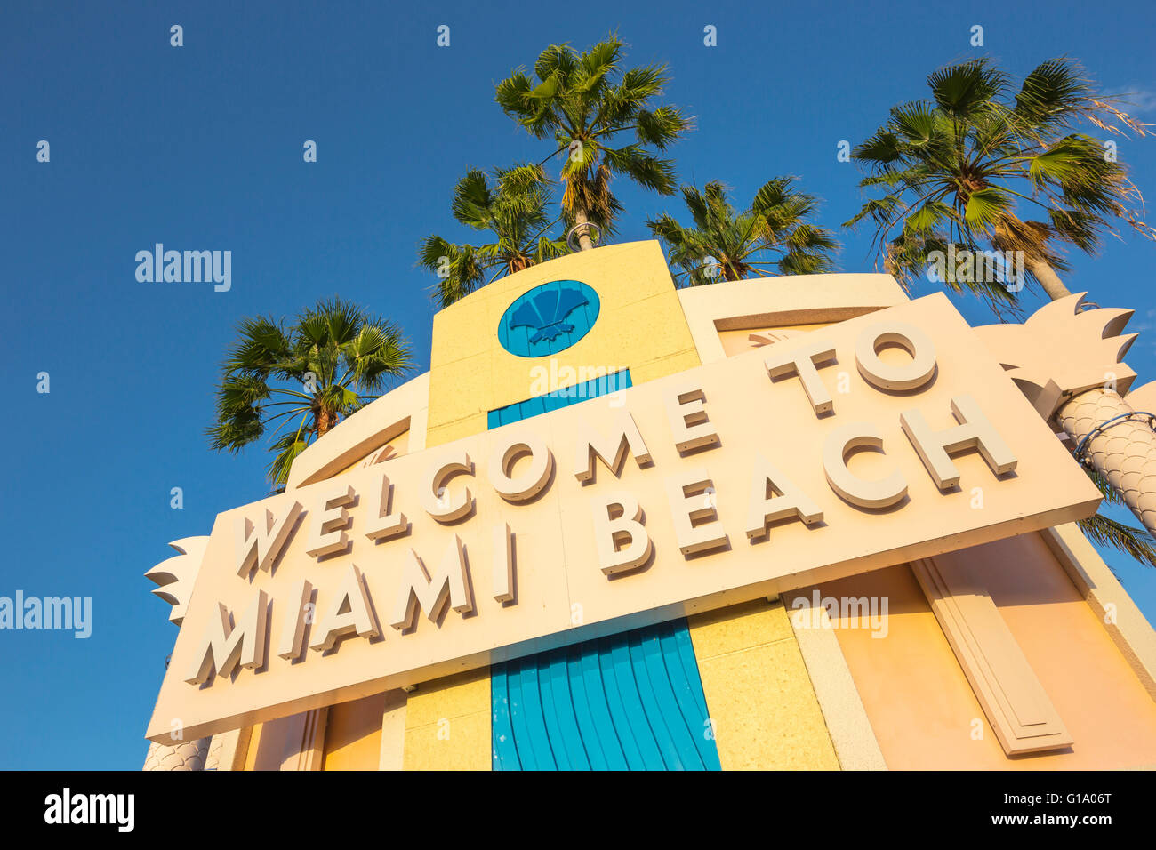 WELCOME TO MIAMI BEACH SIGN TUTTLE CAUSEWAY MIAMI BEACH FLORIDA USA ...