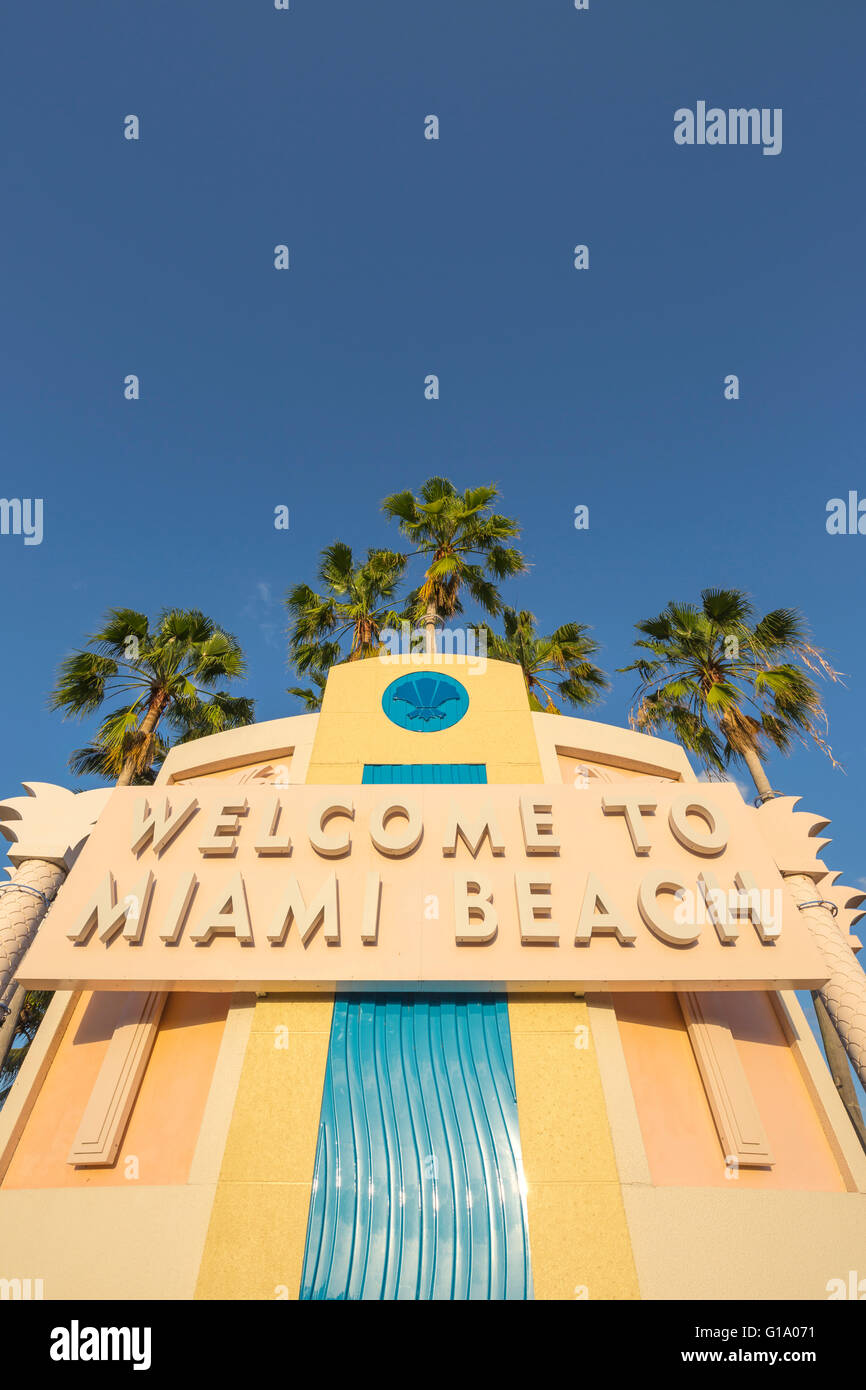 WELCOME TO MIAMI BEACH SIGN TUTTLE CAUSEWAY MIAMI BEACH FLORIDA USA ...