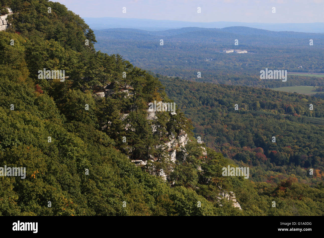 Tree and cliffs Shawangunk Mountains, The Gunks New York Stock Photo ...