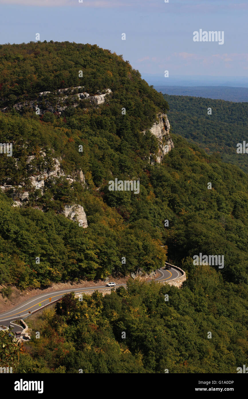 Road Tree and cliffs Shawangunk Mountains, The Gunks New York Stock ...