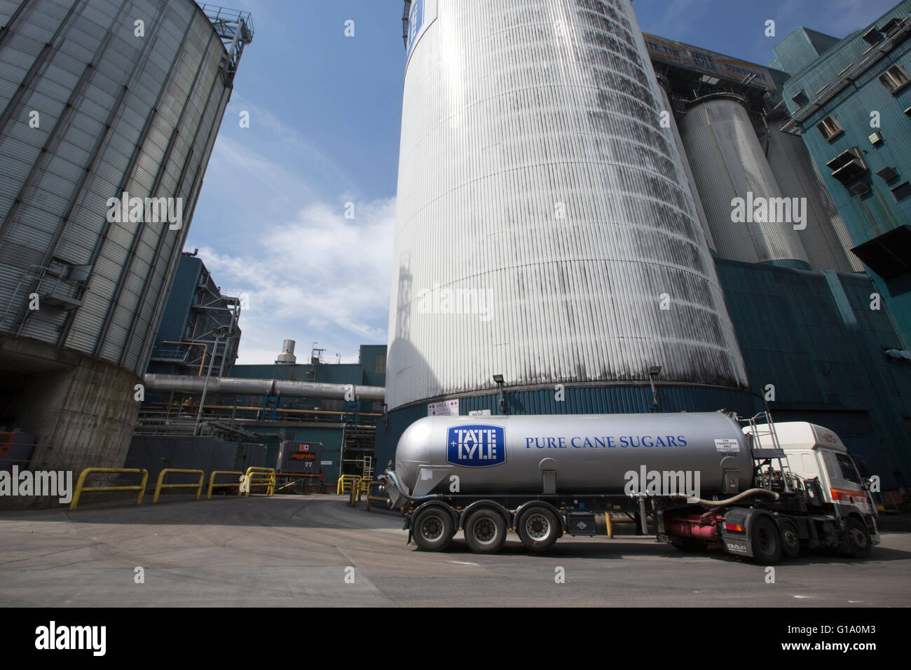 Tate & Lyle sugar refinery in Silvertown, London Docks, England, UK ...