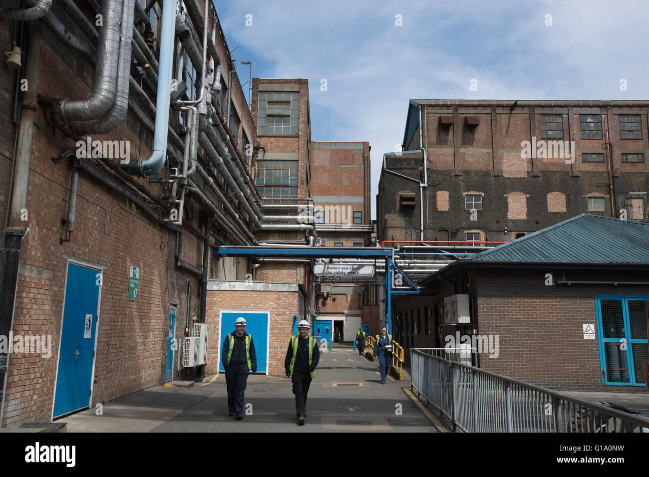 Tate & Lyle sugar refinery in Silvertown, London Docks, England, UK ...