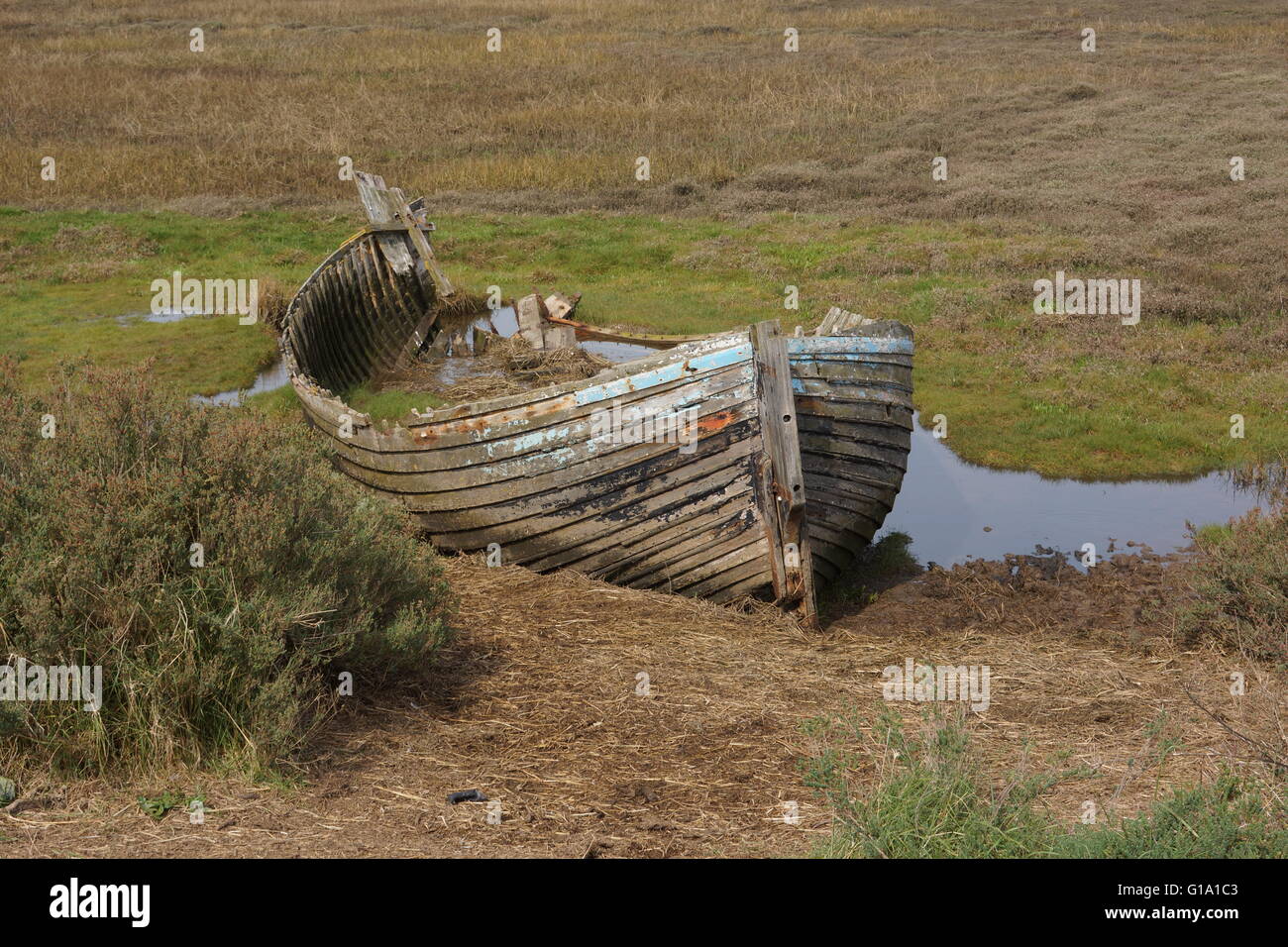 Derelict boat hi-res stock photography and images - Alamy