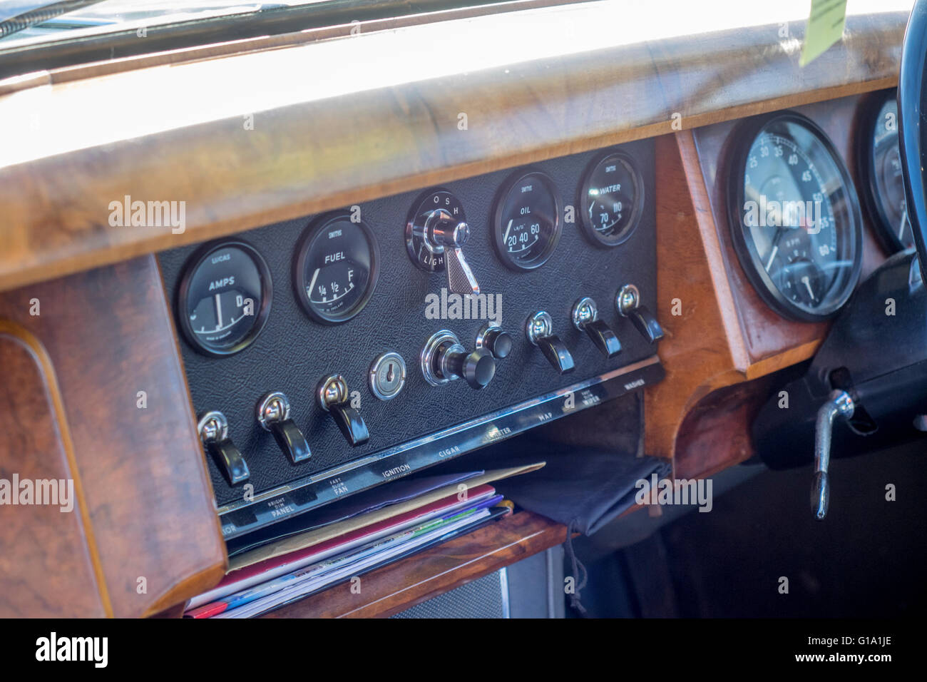 jaguar jag mk 2 internal controls dials switches Stock Photo - Alamy