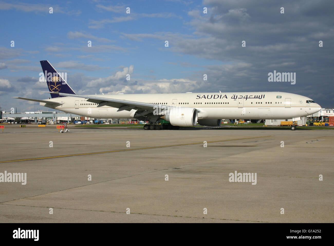 Saudi Airlines Plane Stock Photos & Saudi Airlines Plane Stock Images ...